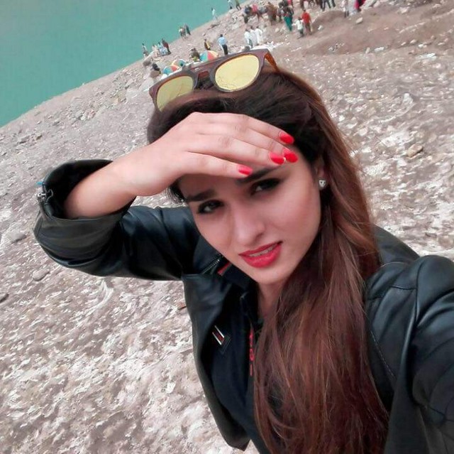 पाकिस्तान की 'फुटबॉल हसीना' ने मचाई धूम - internet sensation pakistani ...