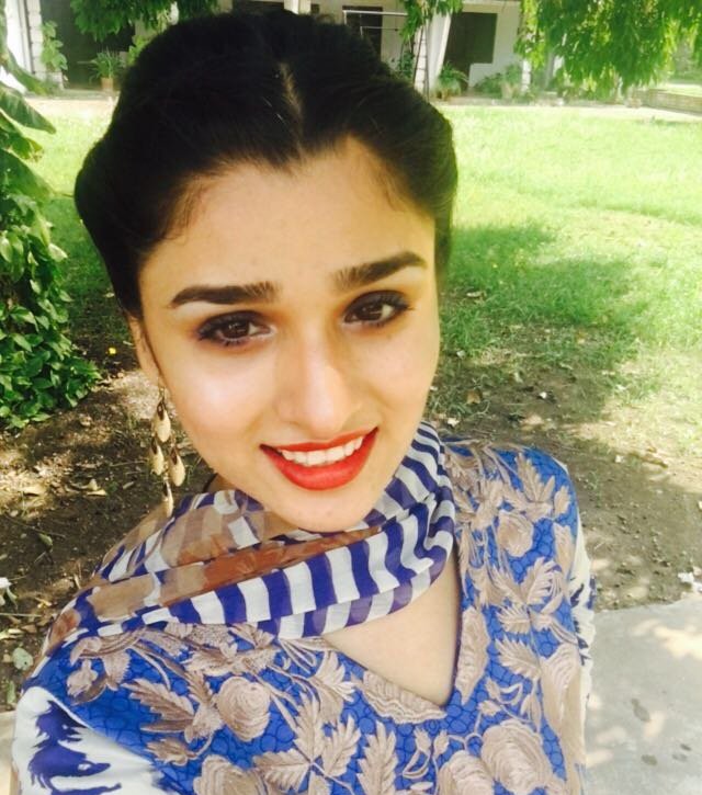 पाकिस्तान की 'फुटबॉल हसीना' ने मचाई धूम - internet sensation pakistani ...