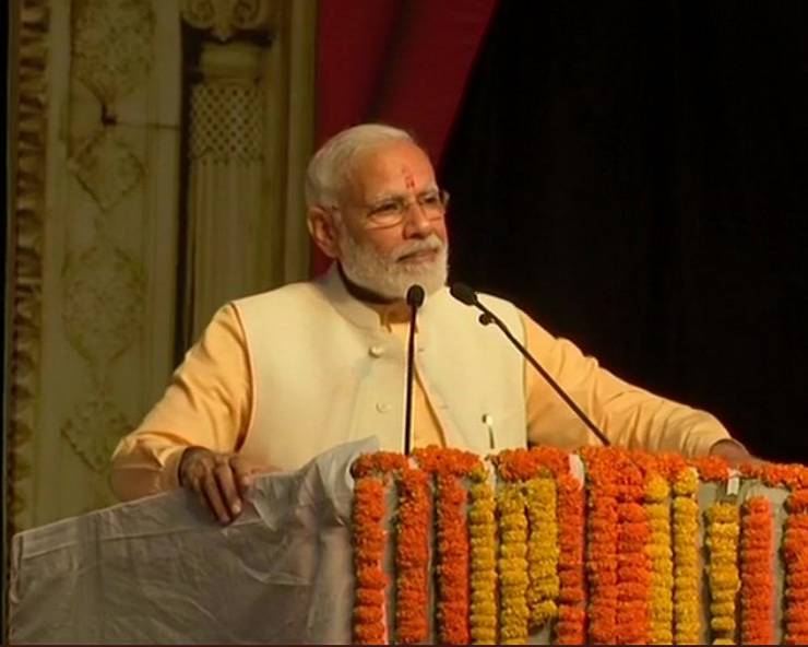 दिल्ली में दशहरे पर मोदी ने किया 107 फीट ऊंचे रावण का दहन, नहीं फूटे ...