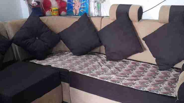 Vastu for sofa set | बैठक रूम में किस दिशा में रखें सोफा सेट, जानिए ...
