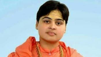 साध्वीचा गोळीबार, एक ठार पाच जखमी - sadhvi deva thakur | Webdunia Marathi