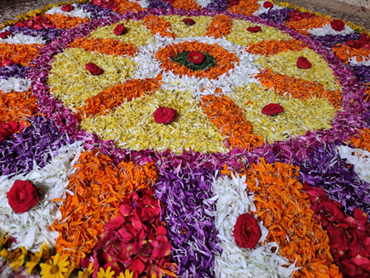 Chithira, Second Day: നാളെയും ചിത്തിര, പൂക്കളം ഇന്ന് ഇട്ടതുപോലെ തന്നെ ...