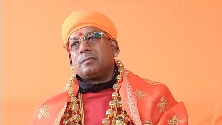 Golden Baba ६ कोटींचे सोने घालून फिरतात ६७ वर्षीय हे बाबा, प्रत्येक ...