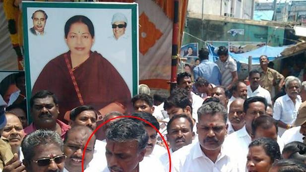 தொகுதிக்கு வந்த அதிமுக அமைச்சரை கேள்விகளால் துரத்திய பொதுமக்கள் ...