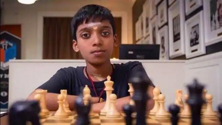 ‘प्रज्ञानंदने पारंपरिक विचारपद्धतीला सुरुंग लावलाय, तो हारूनही भारत ...