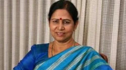 రాజకీయ సన్యాసం వైపు మాజీ మంత్రి... ఎవరు? ఎందుకు? - galla aruna kumari ...