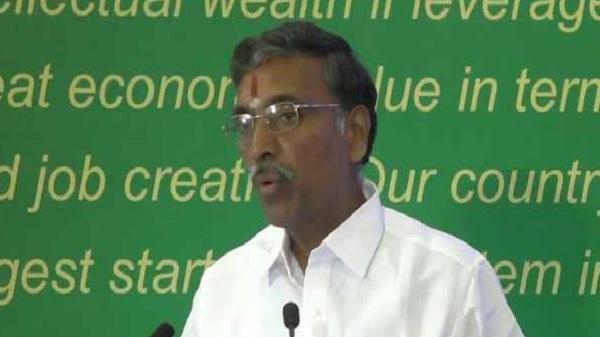తమిళనాడులో కరోనా.. విద్యాశాఖ మంత్రికి కోవిడ్.. వేలల్లో కేసులు - Tamil ...