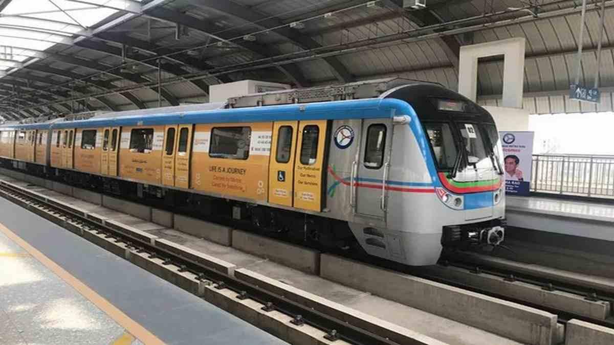 Bengaluru: విద్యార్థులకు మెట్రో పాస్‌లు, ఫీడర్ బస్సులు ఇవ్వాలి.. ఎక్కడ ...