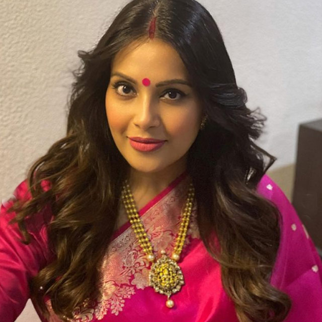 गोद भराई रस्म में बिपाशा के चेहरे पर दिखा प्रेग्नेंसी ग्लो