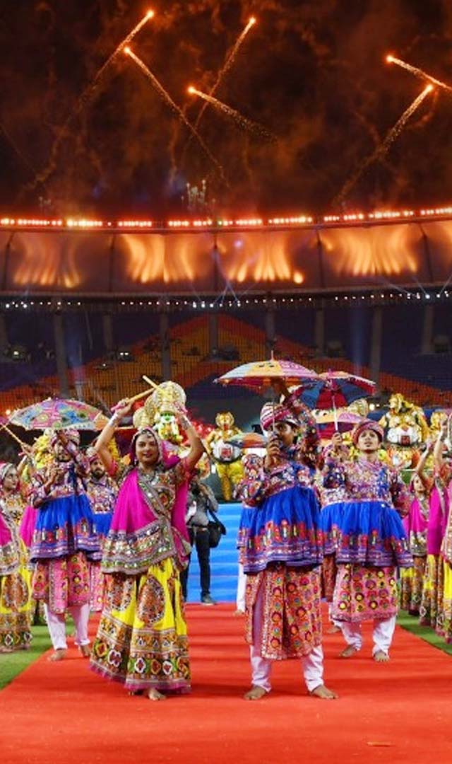 अहमदाबाद के GMDC Ground Garba की झलकियां, मोदी ने की पूजा-आरती